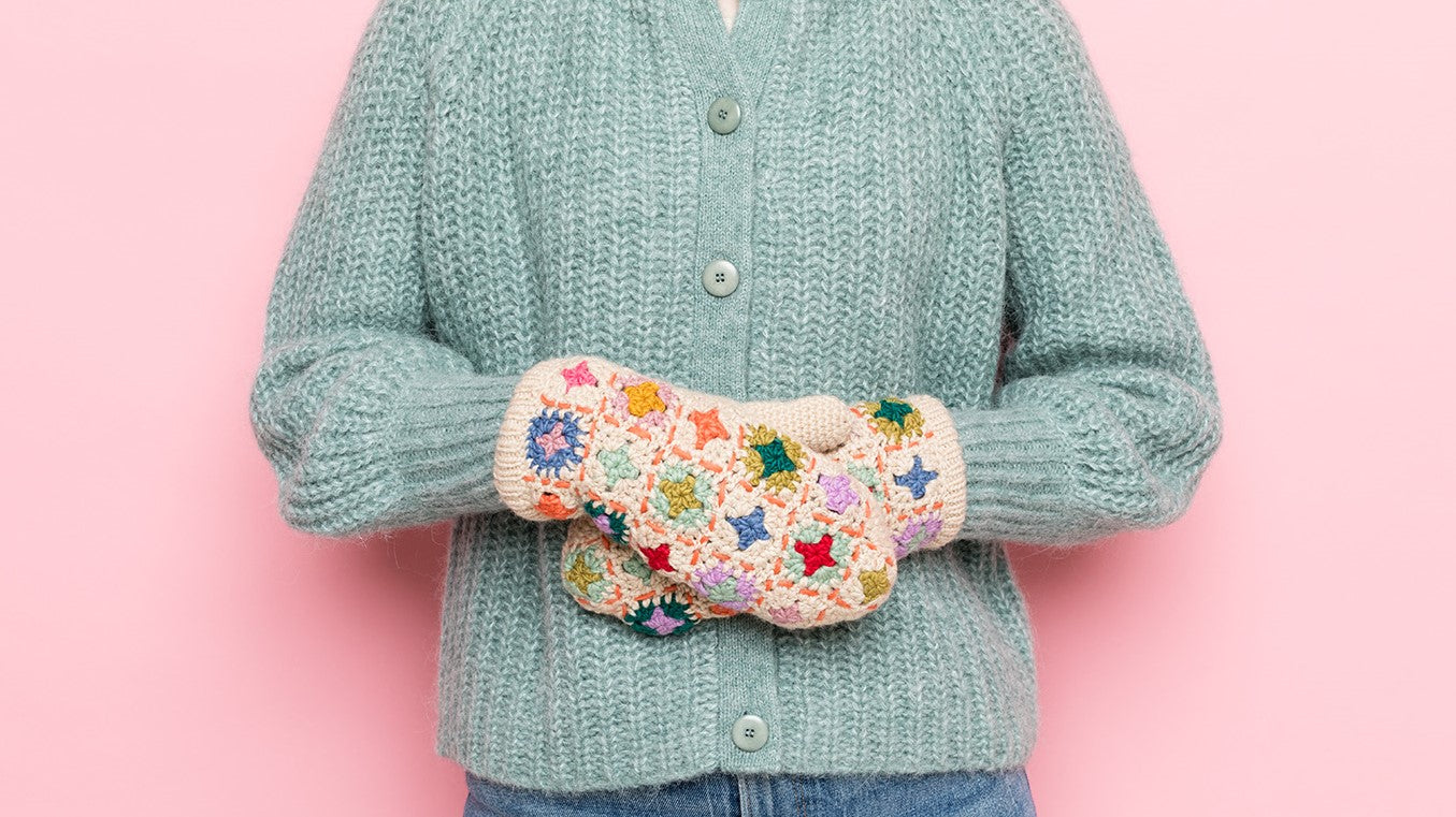 Goldie Mitten – French Knot