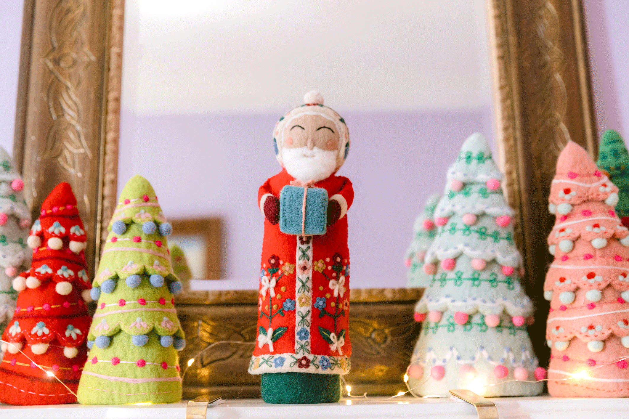 Santa Mantel Topper – French Knot